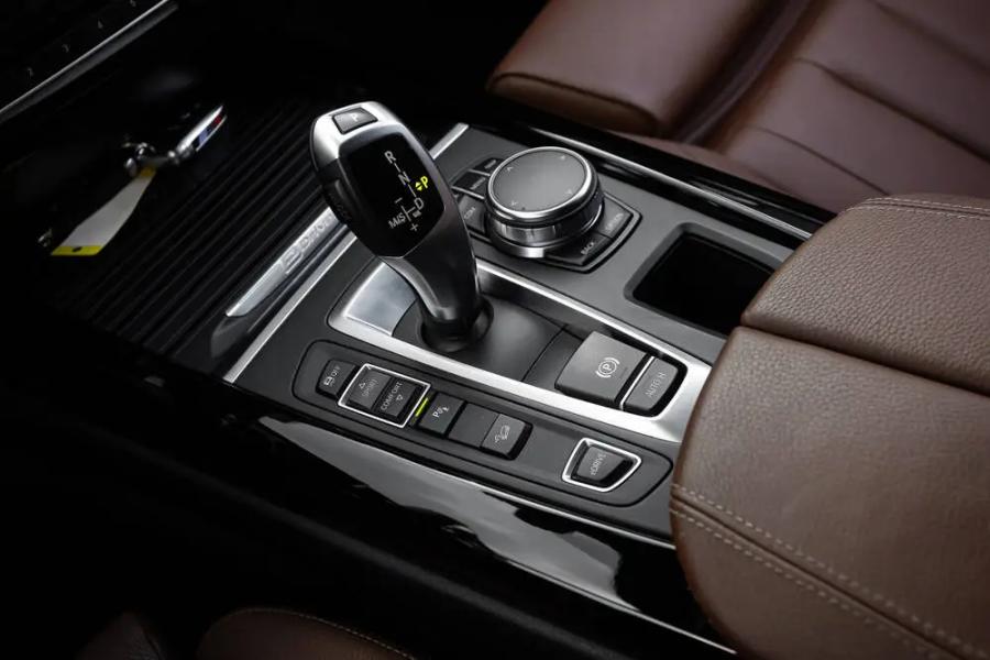 Blue BMW X5 2017 in Jelgava, with an engine capacity of 2.00 L and mileage of 121 thousand km for 20500 €, photo 13 on AUTOMOTO.COM.LV
