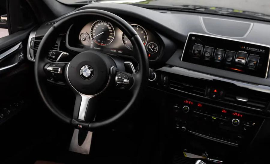 Blue BMW X5 2017 in Jelgava, with an engine capacity of 2.00 L and mileage of 121 thousand km for 20500 €, photo 28 on AUTOMOTO.COM.LV