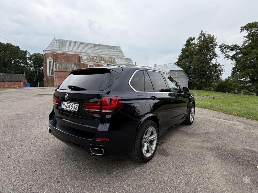 Blue BMW X5 2017 in Kedainiai, with an engine capacity of 2.00 L and mileage of 255 thousand km for 21000 €, photo 6 on AUTOMOTO.COM.LV