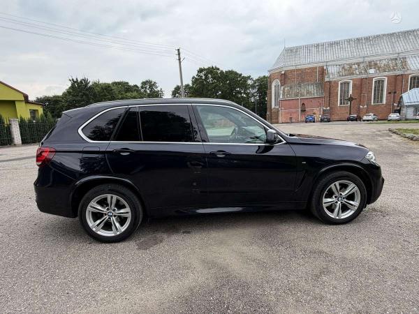 Blue BMW X5 2017 in Kedainiai, with an engine capacity of 2.00 L and mileage of 255 thousand km for 21000 €, photo 6 on AUTOMOTO.COM.LV