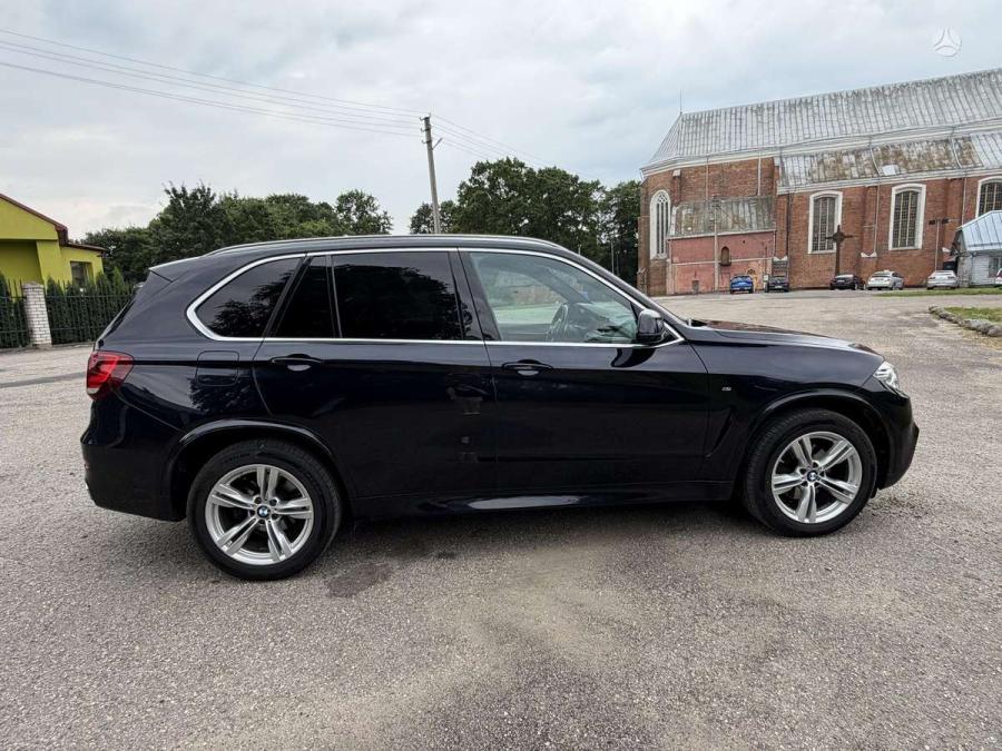 Blue BMW X5 2017 in Kedainiai, with an engine capacity of 2.00 L and mileage of 255 thousand km for 21000 €, photo 7 on AUTOMOTO.COM.LV
