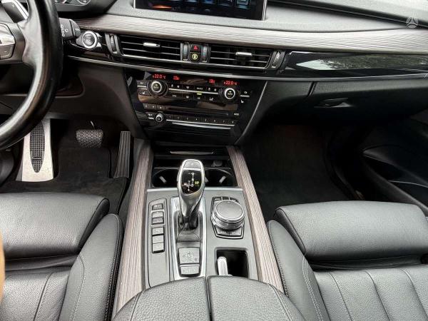Blue BMW X5 2017 in Kedainiai, with an engine capacity of 2.00 L and mileage of 255 thousand km for 21000 €, photo 10 on AUTOMOTO.COM.LV