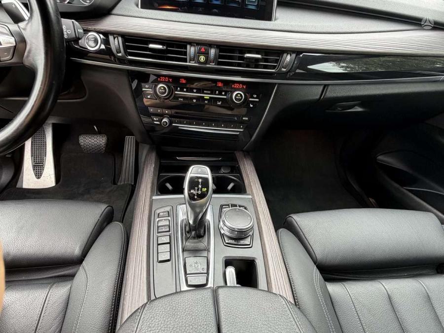 Blue BMW X5 2017 in Kedainiai, with an engine capacity of 2.00 L and mileage of 255 thousand km for 21000 €, photo 11 on AUTOMOTO.COM.LV