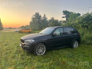 Blue BMW X5 2017 in Riga, with an engine capacity of 3.00 L and mileage of 142 thousand km for 35000 €, photo 3 on AUTOMOTO.COM.LV