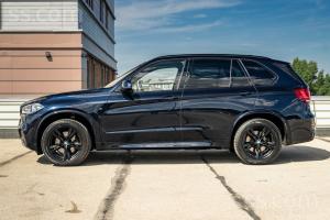 Blue BMW X5 2017 in Riga, with an engine capacity of 3.00 L and mileage of 261 thousand km for 23550 €, photo 12 on AUTOMOTO.COM.LV