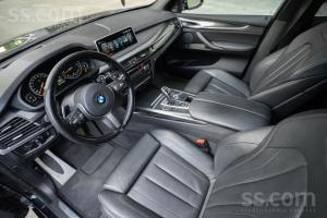 Blue BMW X5 2017 in Riga, with an engine capacity of 3.00 L and mileage of 261 thousand km for 23550 €, photo 13 on AUTOMOTO.COM.LV