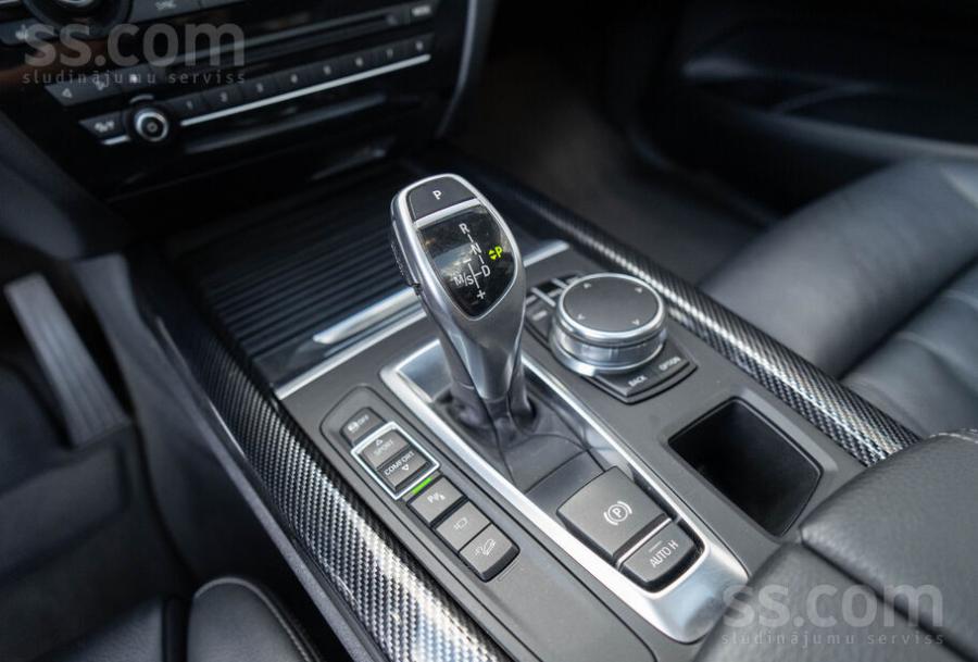 Blue BMW X5 2017 in Riga, with an engine capacity of 3.00 L and mileage of 261 thousand km for 23550 €, photo 26 on AUTOMOTO.COM.LV