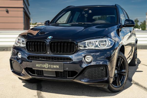 Blue BMW X5 2017 in Riga, with an engine capacity of 3.00 L and mileage of 261 thousand km for 23550 €, photo 1 on AUTOMOTO.COM.LV