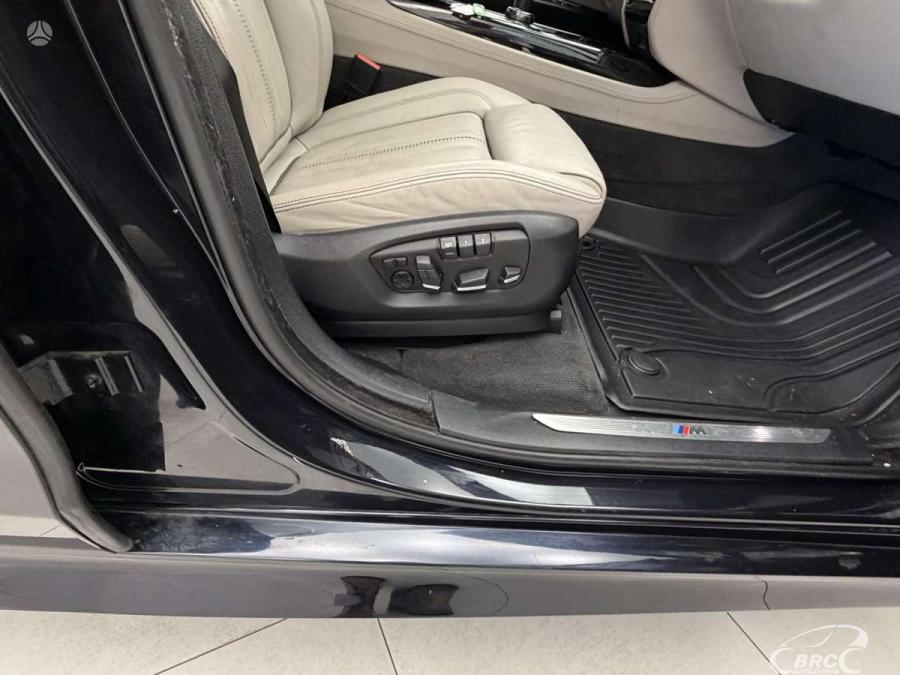 Blue BMW X5 2017 in Vilnius, with an engine capacity of 2.98 L and mileage of 225 thousand km for 19900 €, photo 8 on AUTOMOTO.COM.LV