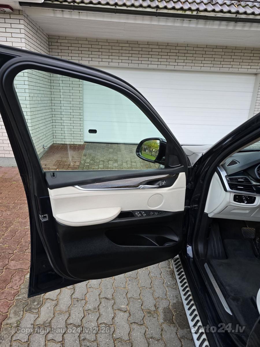 Zils BMW X5 2017 Tallina, ar dzinēja tilpumu 3.00 L un nobraukumu 267 tūkst. km par 20000 €, foto 14 vietnē AUTOMOTO.COM.LV