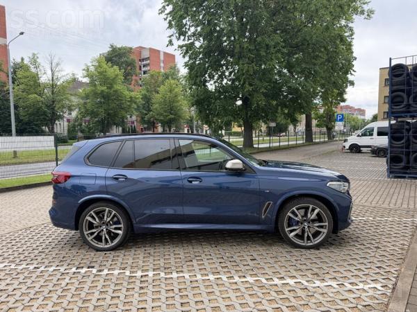 Blue BMW X5 2018 in Riga, with an engine capacity of 3.00 L and mileage of 99 thousand km for 42000 €, photo 2 on AUTOMOTO.COM.LV