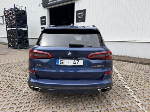 Blue BMW X5 2018 in Riga, with an engine capacity of 3.00 L and mileage of 99 thousand km for 42000 €, photo 4 on AUTOMOTO.COM.LV