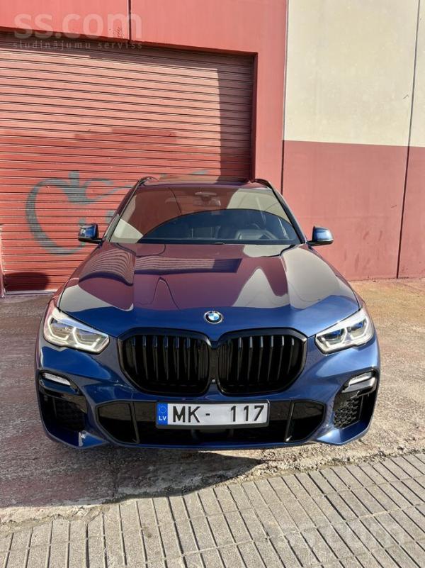 Blue BMW X5 2018 in Riga, with an engine capacity of 3.00 L and mileage of 127 thousand km for 45795 €, photo 5 on AUTOMOTO.COM.LV