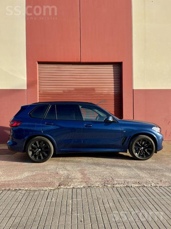 Blue BMW X5 2018 in Riga, with an engine capacity of 3.00 L and mileage of 127 thousand km for 45795 €, photo 6 on AUTOMOTO.COM.LV