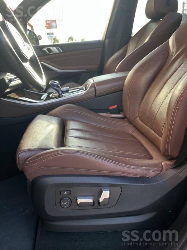 Blue BMW X5 2018 in Riga, with an engine capacity of 3.00 L and mileage of 127 thousand km for 45795 €, photo 10 on AUTOMOTO.COM.LV