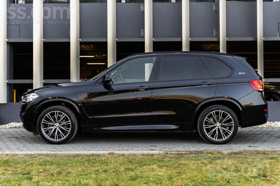 Blue BMW X5 2018 in Riga, with an engine capacity of 2.00 L and mileage of 147 thousand km for 24800 €, photo 6 on AUTOMOTO.COM.LV