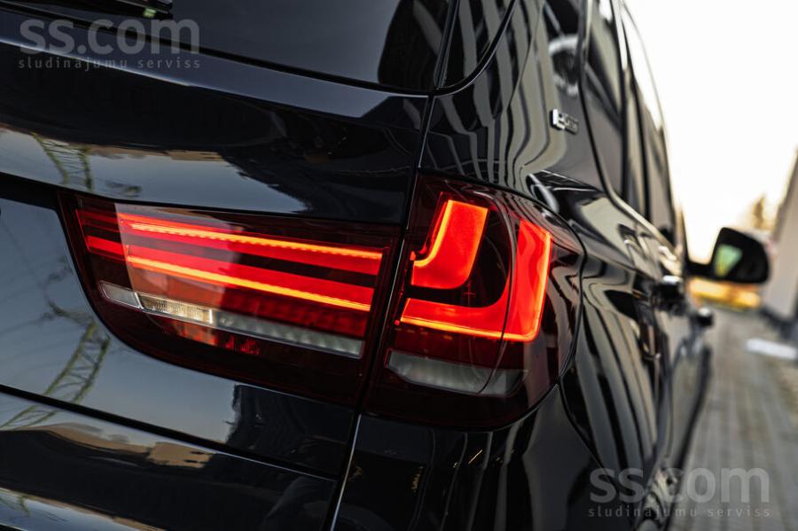 Blue BMW X5 2018 in Riga, with an engine capacity of 2.00 L and mileage of 147 thousand km for 24800 €, photo 9 on AUTOMOTO.COM.LV