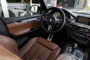 Blue BMW X5 2018 in Riga, with an engine capacity of 2.00 L and mileage of 147 thousand km for 24800 €, photo 13 on AUTOMOTO.COM.LV