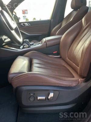 Blue BMW X5 2018 in Riga, with an engine capacity of 3.00 L and mileage of 130 thousand km for 45000 €, photo 8 on AUTOMOTO.COM.LV