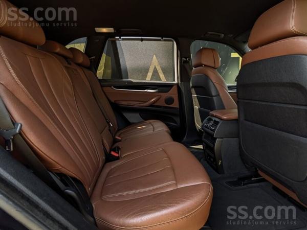 Blue BMW X5 2018 in Tukums, with an engine capacity of 2.00 L and mileage of 172 thousand km for 22990 €, photo 8 on AUTOMOTO.COM.LV