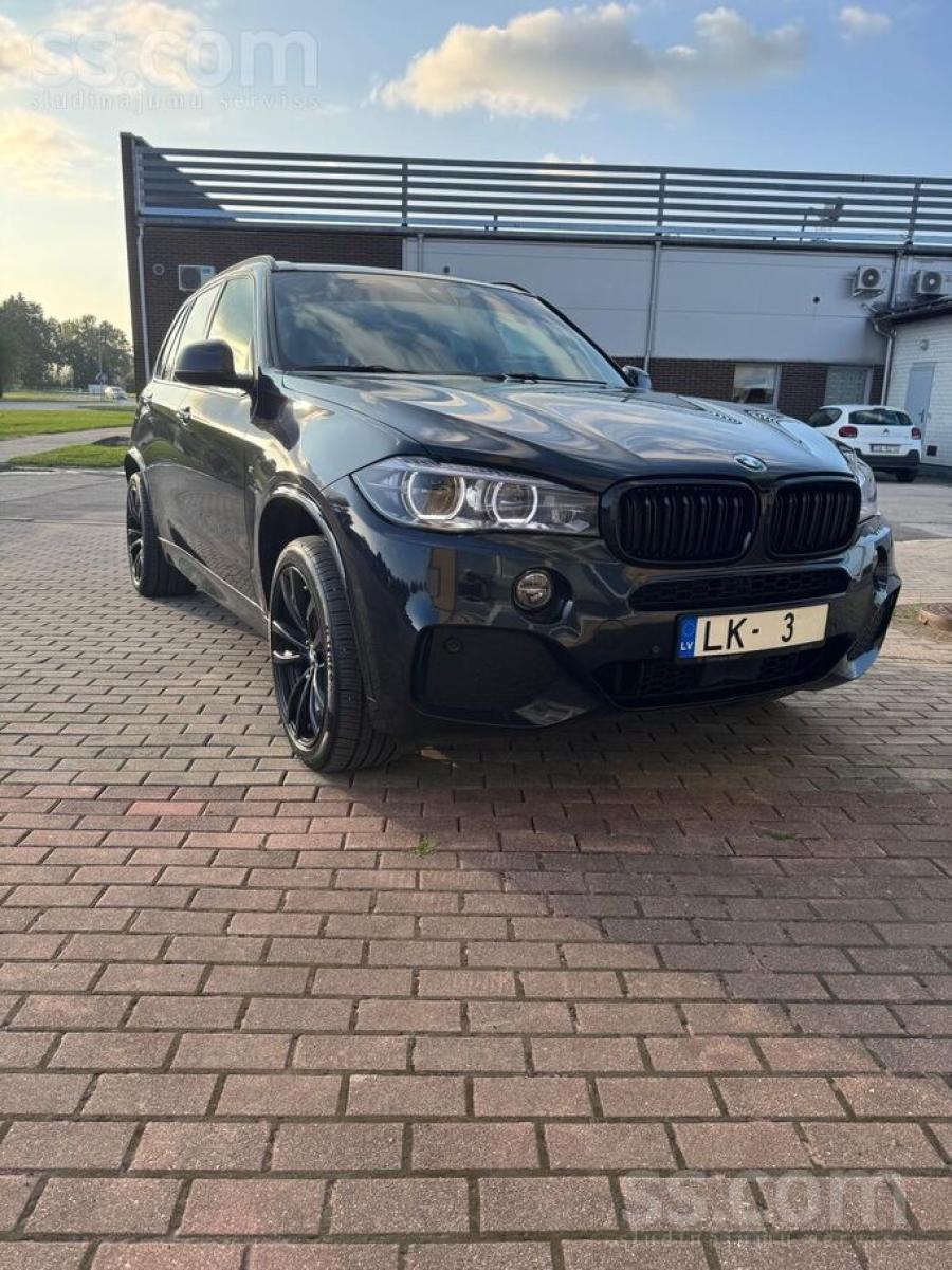 Blue BMW X5 2018 in Aizkraukle, with an engine capacity of 3.00 L and mileage of 219 thousand km for 25000 €, photo 1 on AUTOMOTO.COM.LV