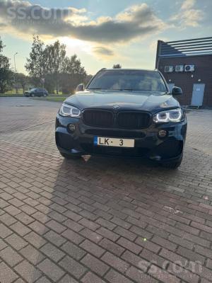 Blue BMW X5 2018 in Aizkraukle, with an engine capacity of 3.00 L and mileage of 219 thousand km for 25000 €, photo 3 on AUTOMOTO.COM.LV