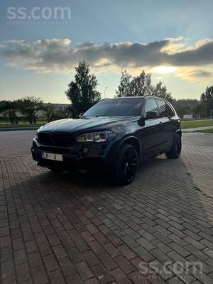 Blue BMW X5 2018 in Aizkraukle, with an engine capacity of 3.00 L and mileage of 219 thousand km for 25000 €, photo 4 on AUTOMOTO.COM.LV