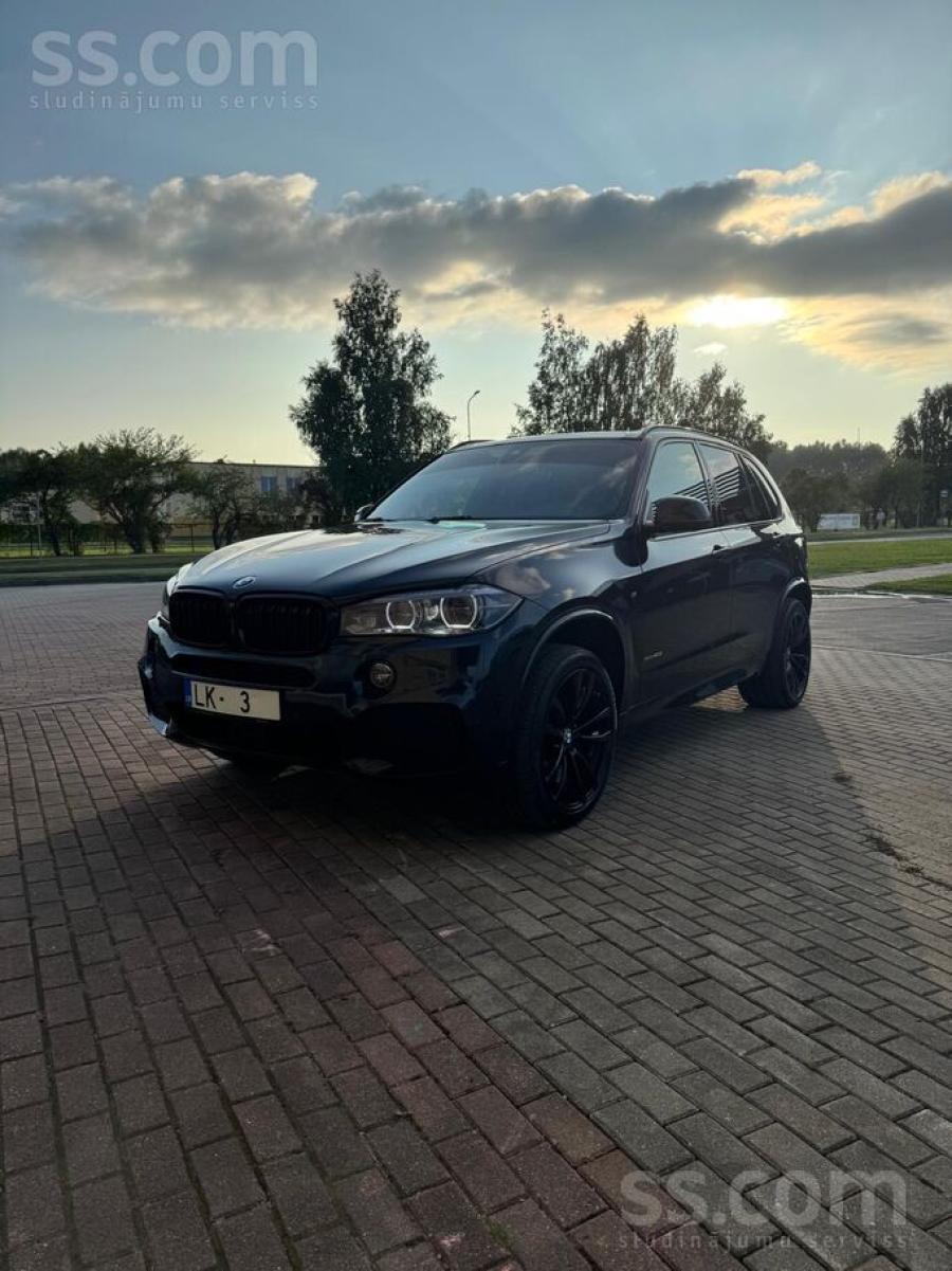 Blue BMW X5 2018 in Aizkraukle, with an engine capacity of 3.00 L and mileage of 219 thousand km for 25000 €, photo 4 on AUTOMOTO.COM.LV
