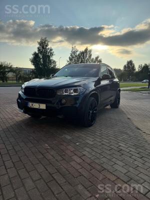 Blue BMW X5 2018 in Aizkraukle, with an engine capacity of 3.00 L and mileage of 219 thousand km for 25000 €, photo 5 on AUTOMOTO.COM.LV