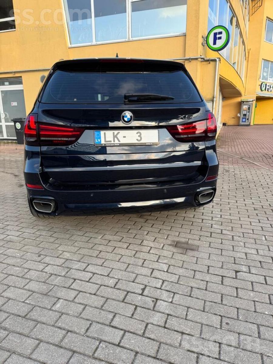 Blue BMW X5 2018 in Aizkraukle, with an engine capacity of 3.00 L and mileage of 219 thousand km for 25000 €, photo 7 on AUTOMOTO.COM.LV