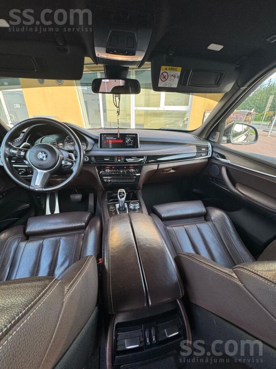 Blue BMW X5 2018 in Aizkraukle, with an engine capacity of 3.00 L and mileage of 219 thousand km for 25000 €, photo 9 on AUTOMOTO.COM.LV