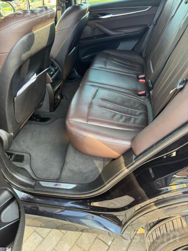 Blue BMW X5 2018 in Aizkraukle, with an engine capacity of 3.00 L and mileage of 219 thousand km for 25000 €, photo 10 on AUTOMOTO.COM.LV