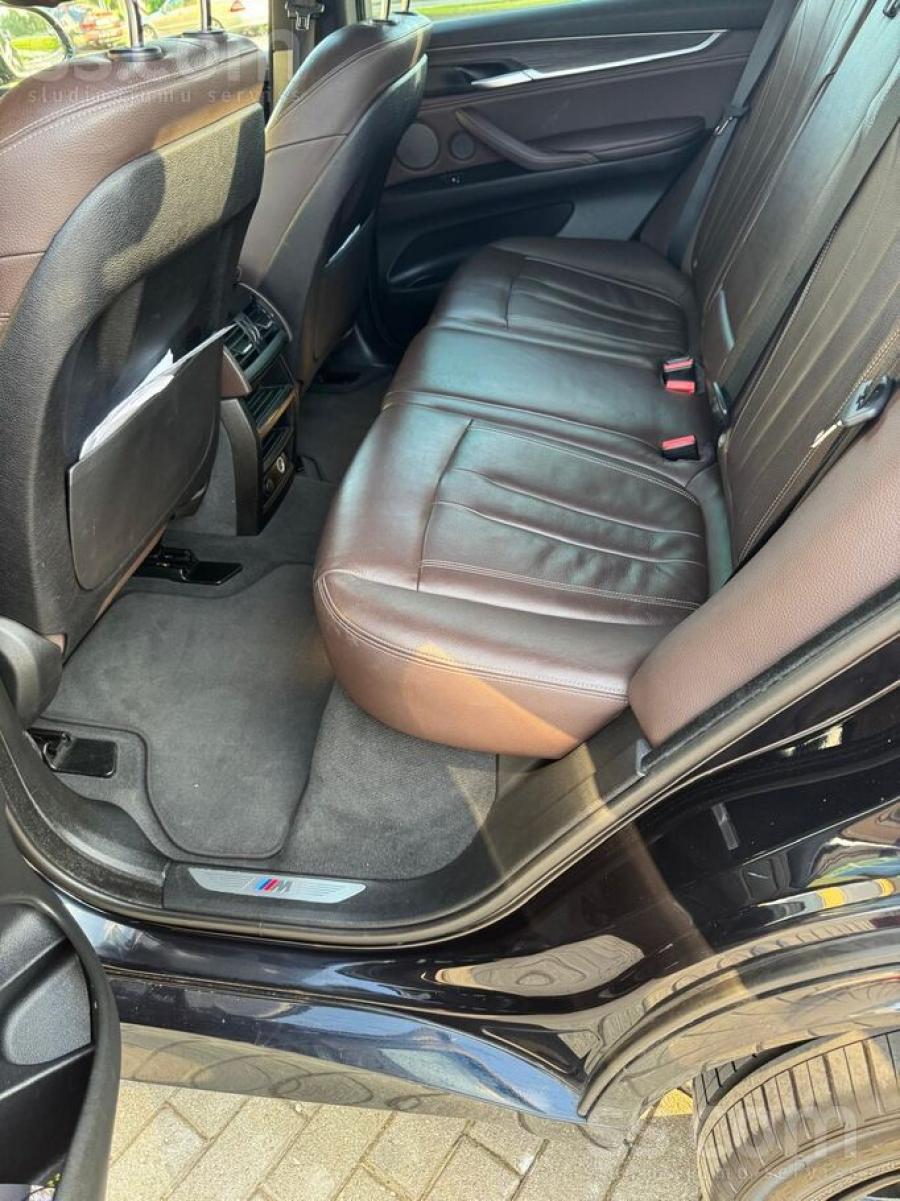 Blue BMW X5 2018 in Aizkraukle, with an engine capacity of 3.00 L and mileage of 219 thousand km for 25000 €, photo 10 on AUTOMOTO.COM.LV