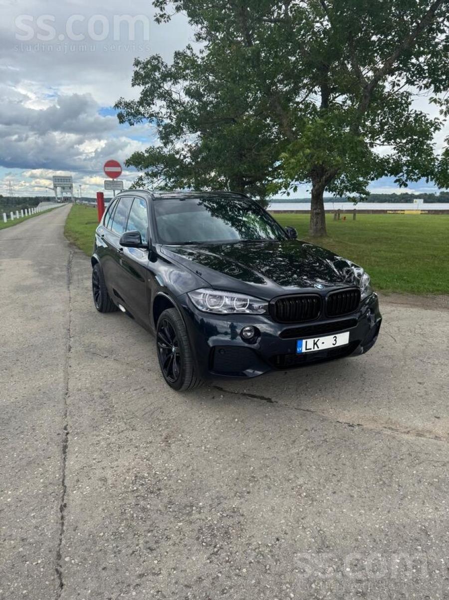 Blue BMW X5 2018 in Aizkraukle, with an engine capacity of 3.00 L and mileage of 219 thousand km for 23500 €, photo 1 on AUTOMOTO.COM.LV