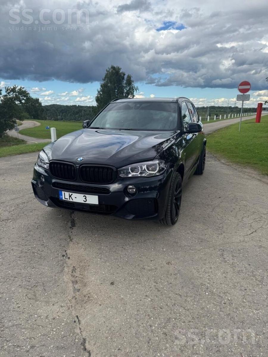 Blue BMW X5 2018 in Aizkraukle, with an engine capacity of 3.00 L and mileage of 219 thousand km for 23500 €, photo 3 on AUTOMOTO.COM.LV