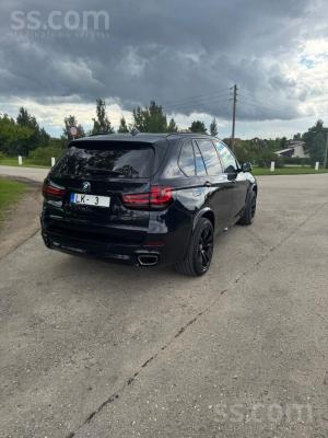 Blue BMW X5 2018 in Aizkraukle, with an engine capacity of 3.00 L and mileage of 219 thousand km for 23500 €, photo 4 on AUTOMOTO.COM.LV