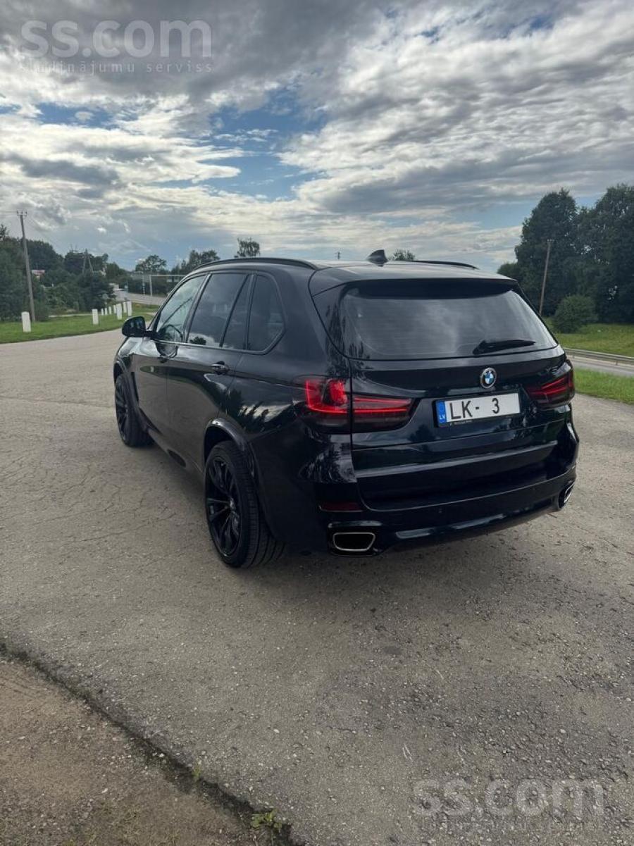 Blue BMW X5 2018 in Aizkraukle, with an engine capacity of 3.00 L and mileage of 219 thousand km for 23500 €, photo 5 on AUTOMOTO.COM.LV