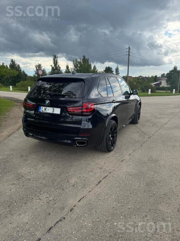 BMW X5 2018 in Aizkraukle on AUTOMOTO.COM.LV Blue BMW X5 2018 in Aizkraukle, with an engine capacity of 3.00 L and mileage of 219 thousand km for 23500 €, photo 4 on AUTOMOTO.COM.LV