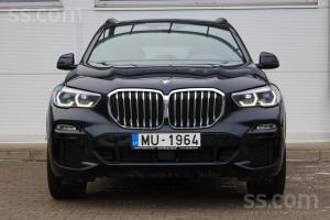 Blue BMW X5 2019 in Riga, with an engine capacity of 3.00 L and mileage of 0 thousand km for 39995 €, photo 4 on AUTOMOTO.COM.LV