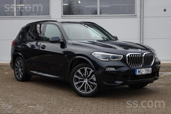 Blue BMW X5 2019 in Riga, with an engine capacity of 3.00 L and mileage of 0 thousand km for 39995 €, photo 5 on AUTOMOTO.COM.LV