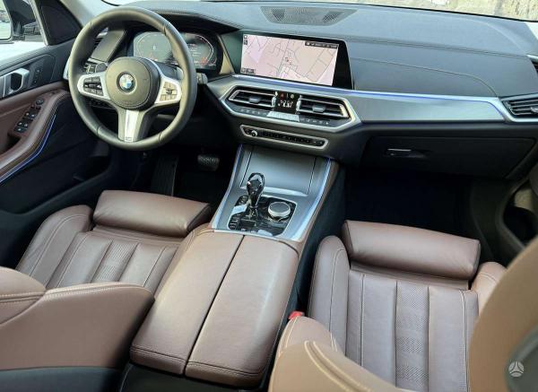 Blue BMW X5 2019 in Siauliai, with an engine capacity of 2.00 L and mileage of 191 thousand km for 38800 €, photo 11 on AUTOMOTO.COM.LV