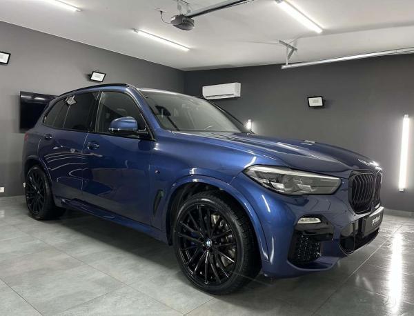 Blue BMW X5 2019 in Utena, with an engine capacity of 2.99 L and mileage of 224 thousand km for 36950 €, photo 3 on AUTOMOTO.COM.LV