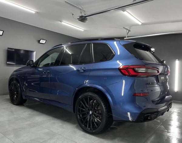 Blue BMW X5 2019 in Utena, with an engine capacity of 2.99 L and mileage of 224 thousand km for 36950 €, photo 4 on AUTOMOTO.COM.LV