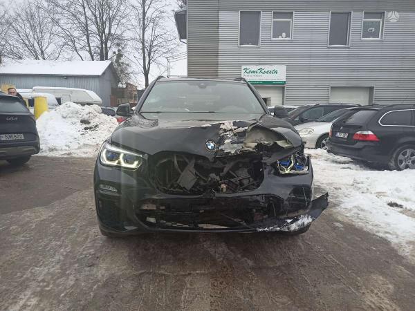 Blue BMW X5 2019 in Kaunas, with an engine capacity of 2.99 L and mileage of 235 thousand km for 24999 €, photo 2 on AUTOMOTO.COM.LV
