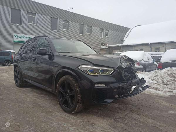 Blue BMW X5 2019 in Kaunas, with an engine capacity of 2.99 L and mileage of 235 thousand km for 24999 €, photo 3 on AUTOMOTO.COM.LV