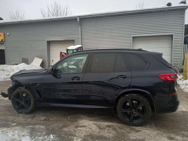 Blue BMW X5 2019 in Kaunas, with an engine capacity of 2.99 L and mileage of 235 thousand km for 24999 €, photo 6 on AUTOMOTO.COM.LV