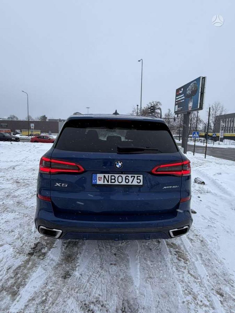 Blue BMW X5 2019 in Kaunas, with an engine capacity of 3.00 L and mileage of 179 thousand km for 42800 €, photo 1 on AUTOMOTO.COM.LV