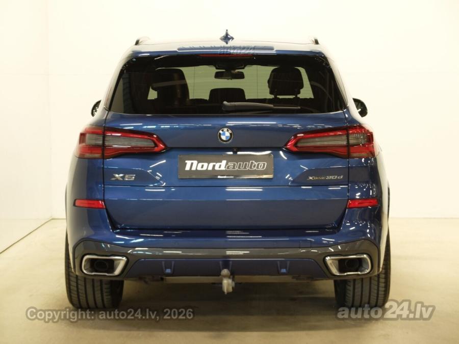 Blue BMW X5 2019 in Tallinn, with an engine capacity of 3.00 L and mileage of 104 thousand km for 48900 €, photo 4 on AUTOMOTO.COM.LV