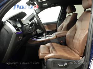 Blue BMW X5 2019 in Tallinn, with an engine capacity of 3.00 L and mileage of 104 thousand km for 48900 €, photo 5 on AUTOMOTO.COM.LV