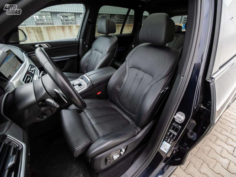 Blue BMW X5 2019 in Marijampole, with an engine capacity of 3.00 L and mileage of 164 thousand km for 40450 €, photo 25 on AUTOMOTO.COM.LV